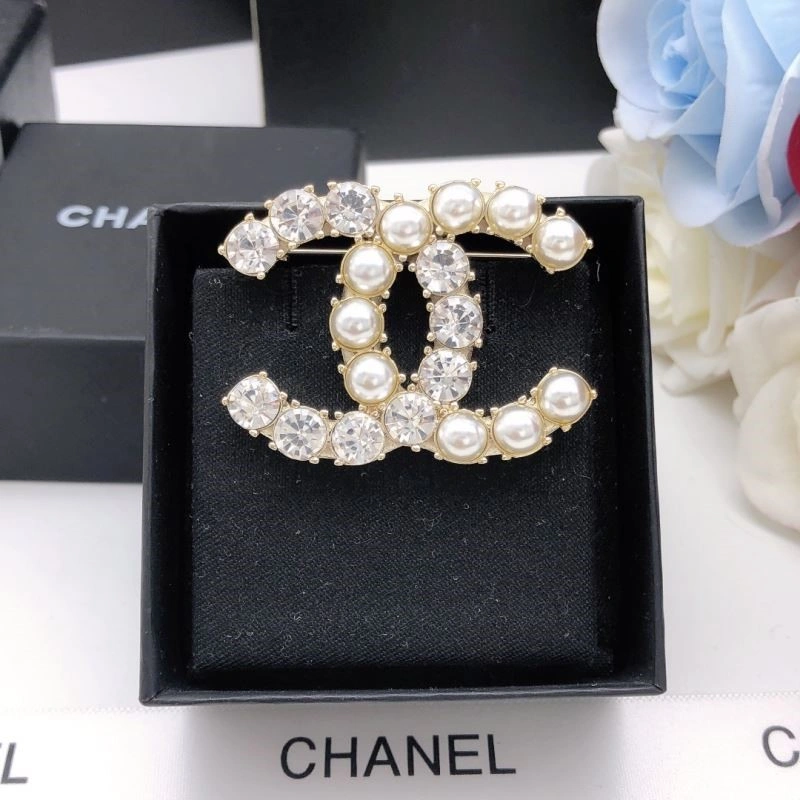 Top match Chanel Brooches