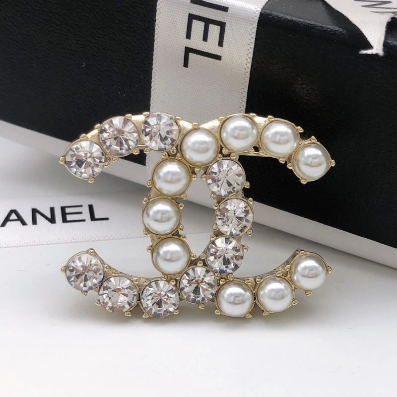 Top match Chanel Brooches