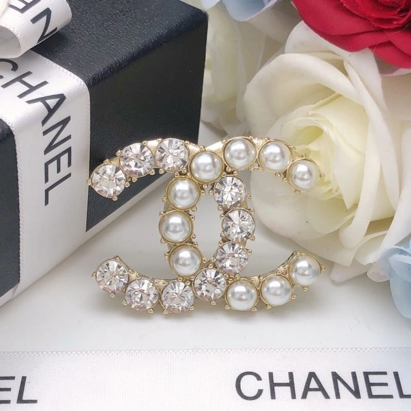 Top match Chanel Brooches