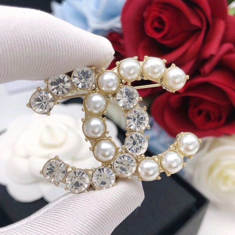 Top match Chanel Brooches