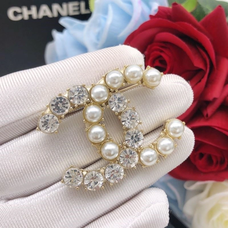 Top match Chanel Brooches