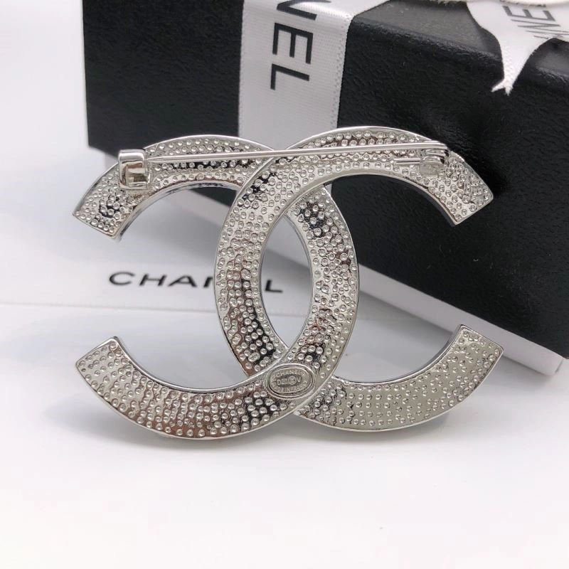 Top match Chanel Brooches