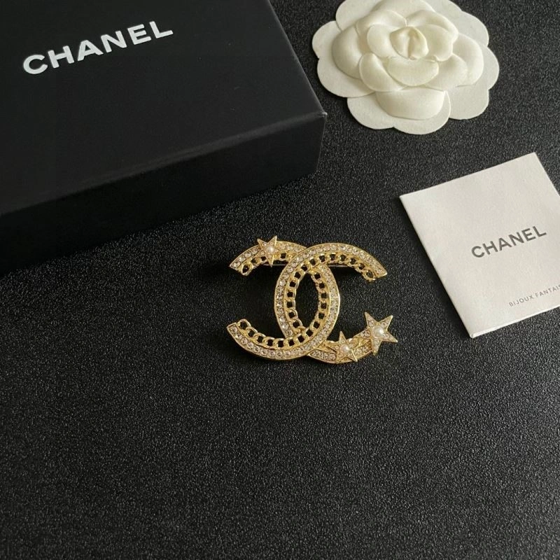 Top mirror Chanel Brooches