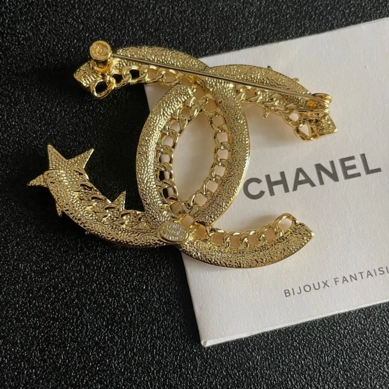 Top mirror Chanel Brooches