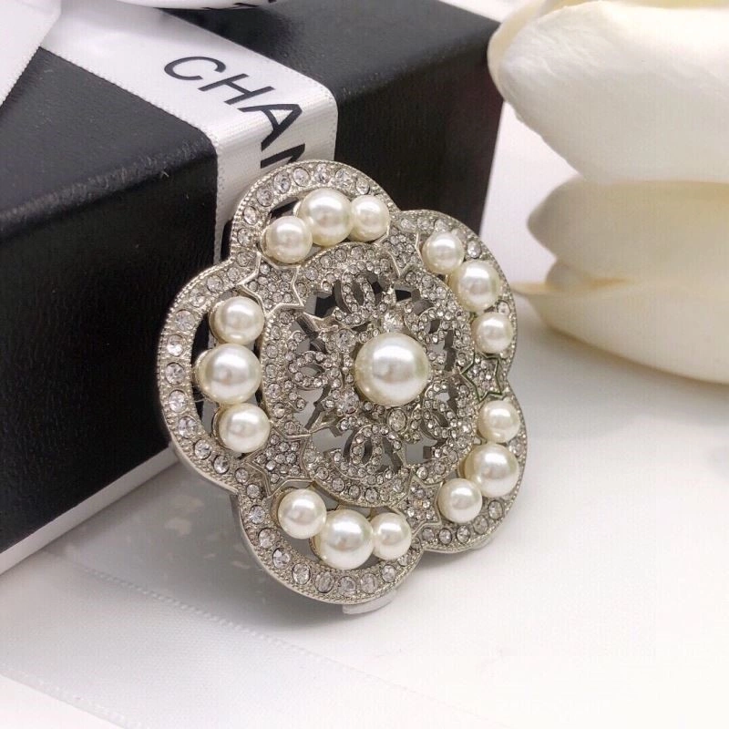 Accurate model Chanel Brooches