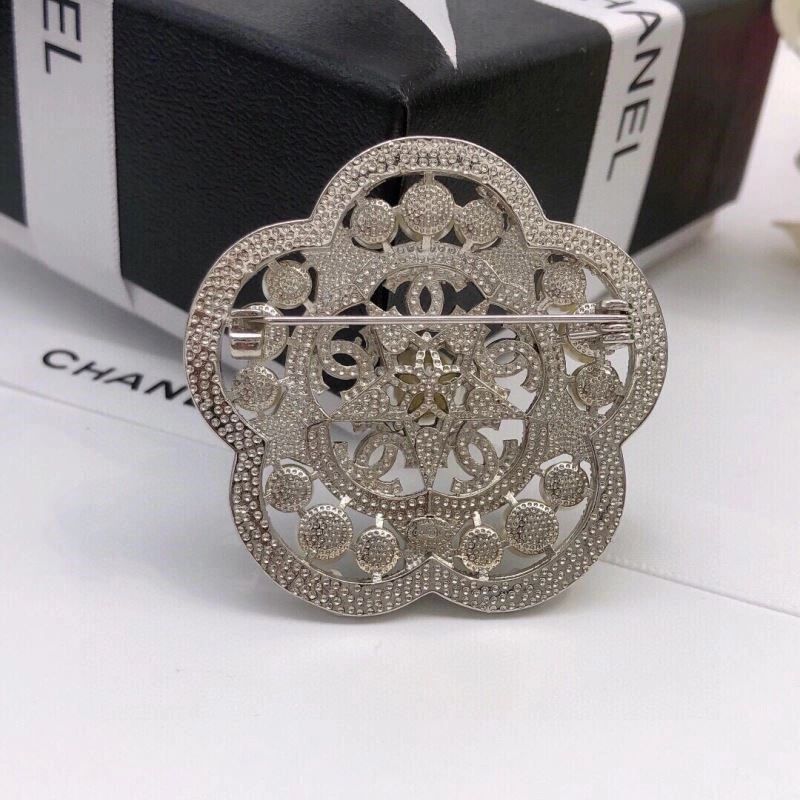 Accurate model Chanel Brooches