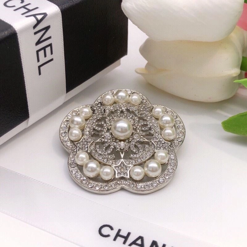Accurate model Chanel Brooches