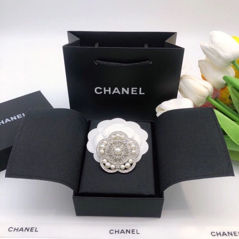 Accurate model Chanel Brooches