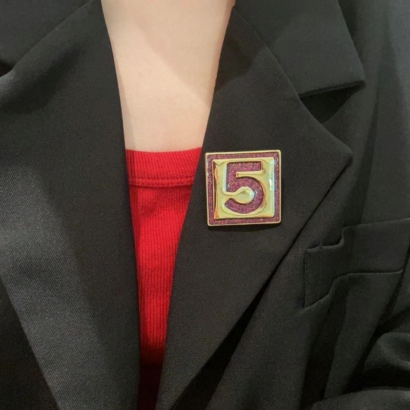 High fidelity Chanel Brooches