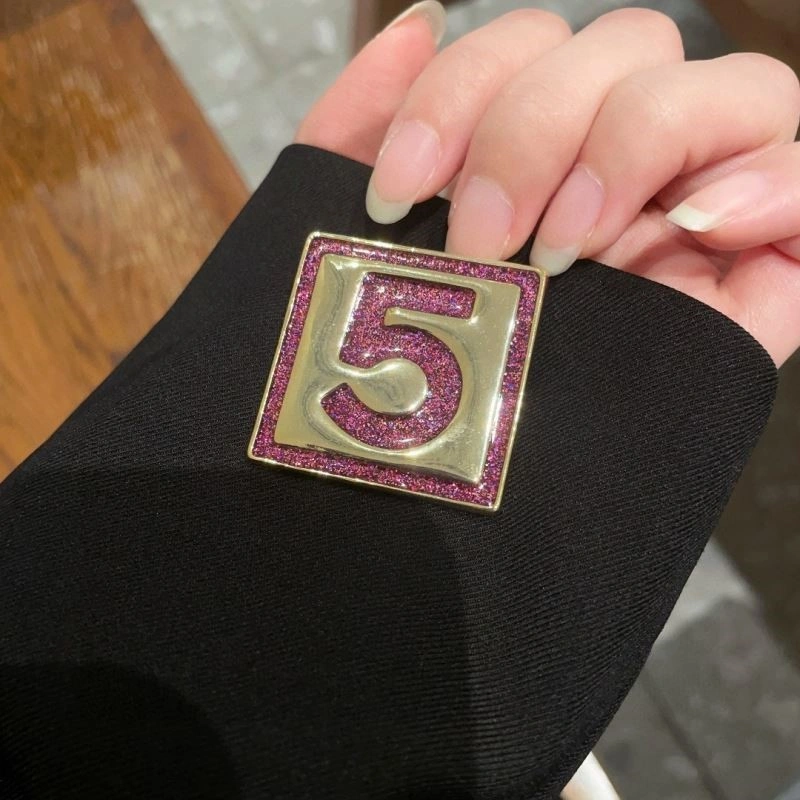 High fidelity Chanel Brooches