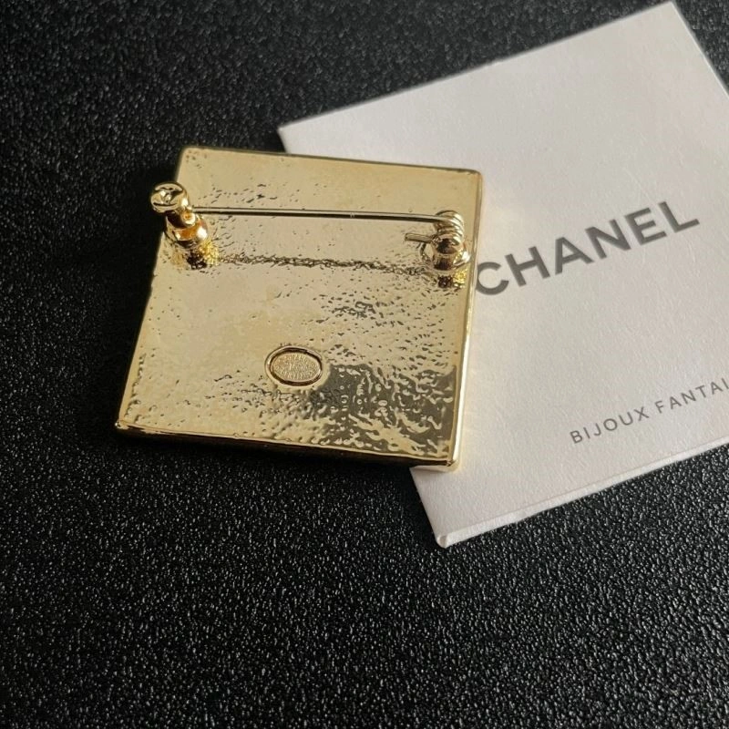 High fidelity Chanel Brooches