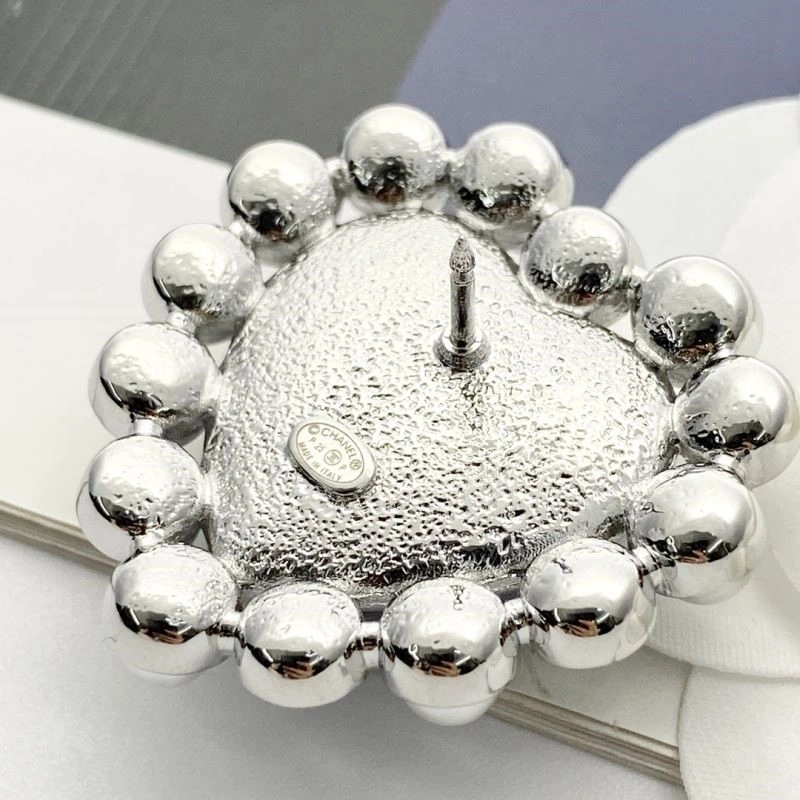 Accurate model Chanel Brooches