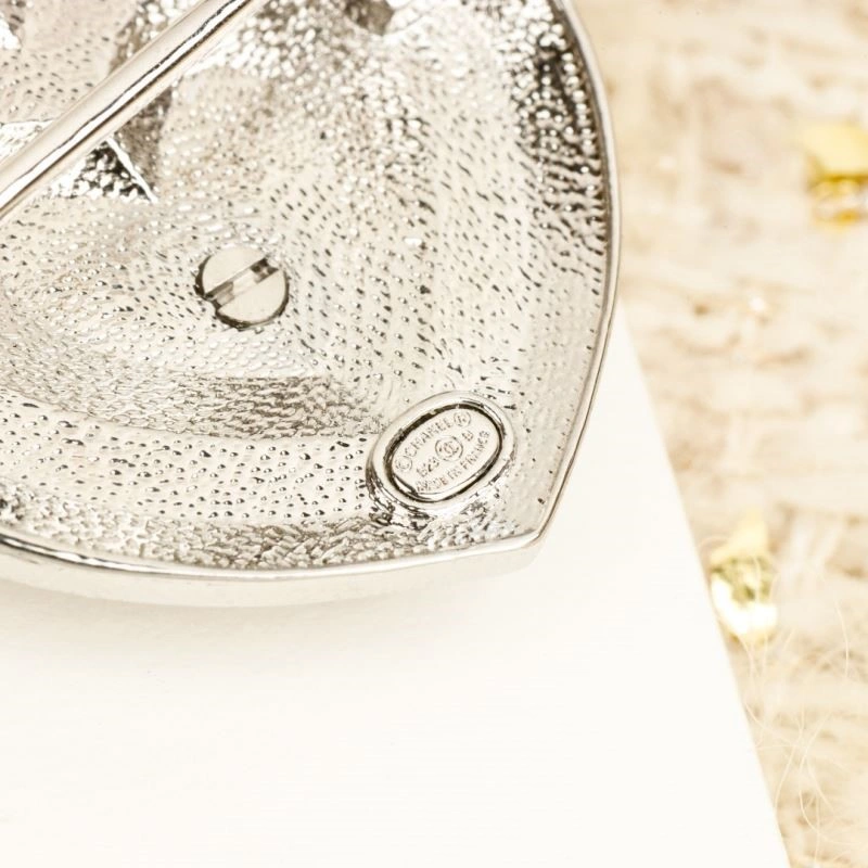 High fidelity Chanel Brooches