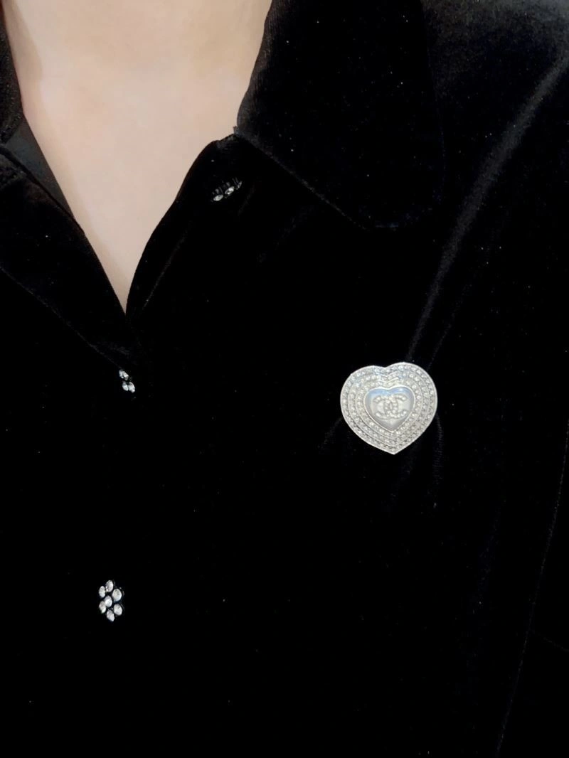 High fidelity Chanel Brooches