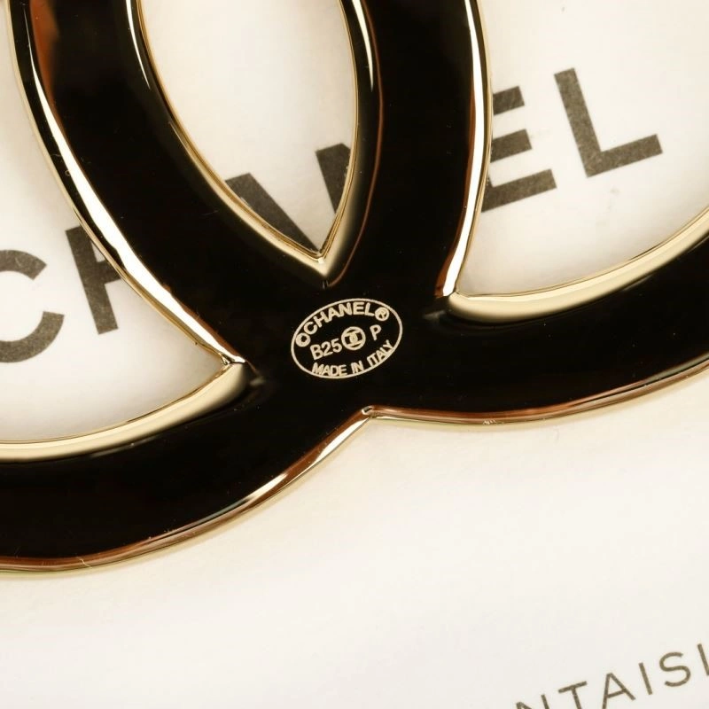 Top mirror Chanel Brooches
