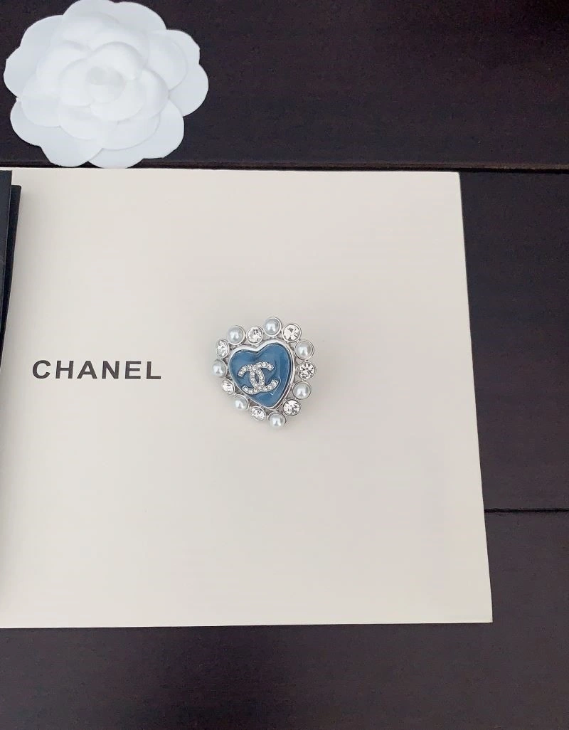 Top mirror Chanel Brooches