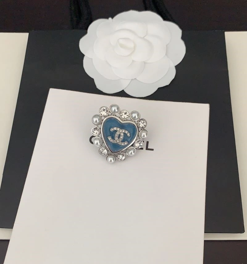 Top mirror Chanel Brooches