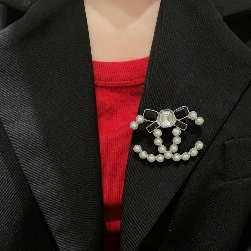 Accurate model Chanel Brooches