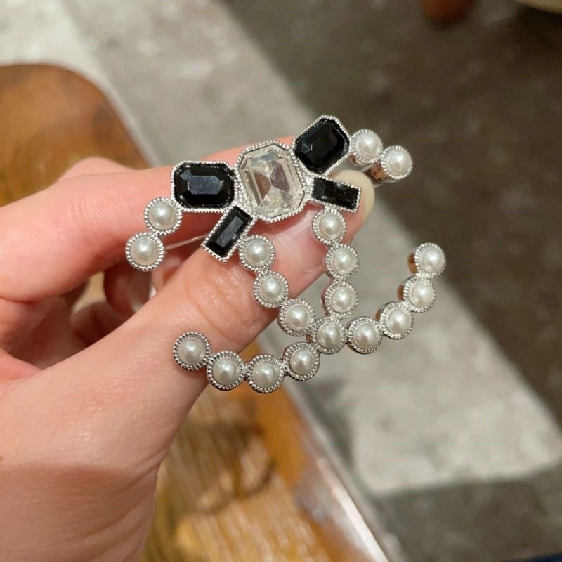 Accurate model Chanel Brooches