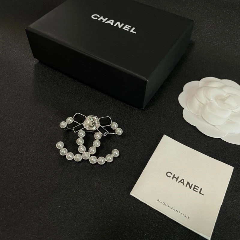 Accurate model Chanel Brooches