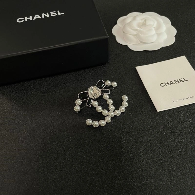 Accurate model Chanel Brooches
