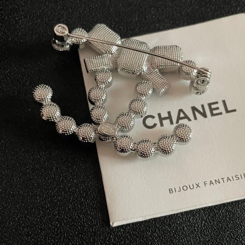 Accurate model Chanel Brooches