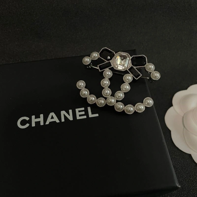 Accurate model Chanel Brooches