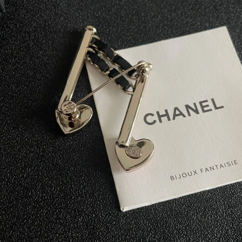 Brand-original Chanel Brooches