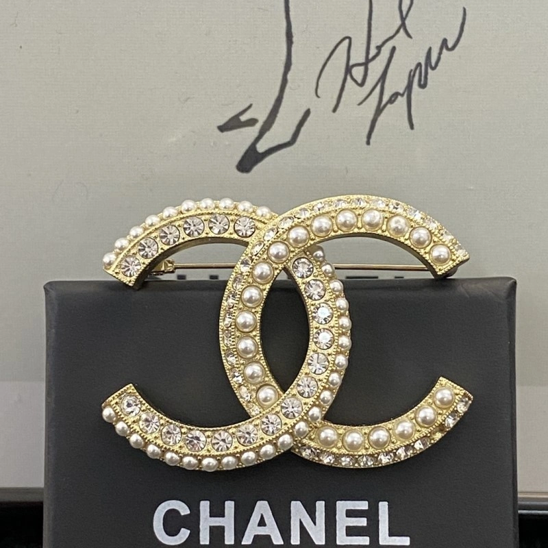 Accurate model Chanel Brooches