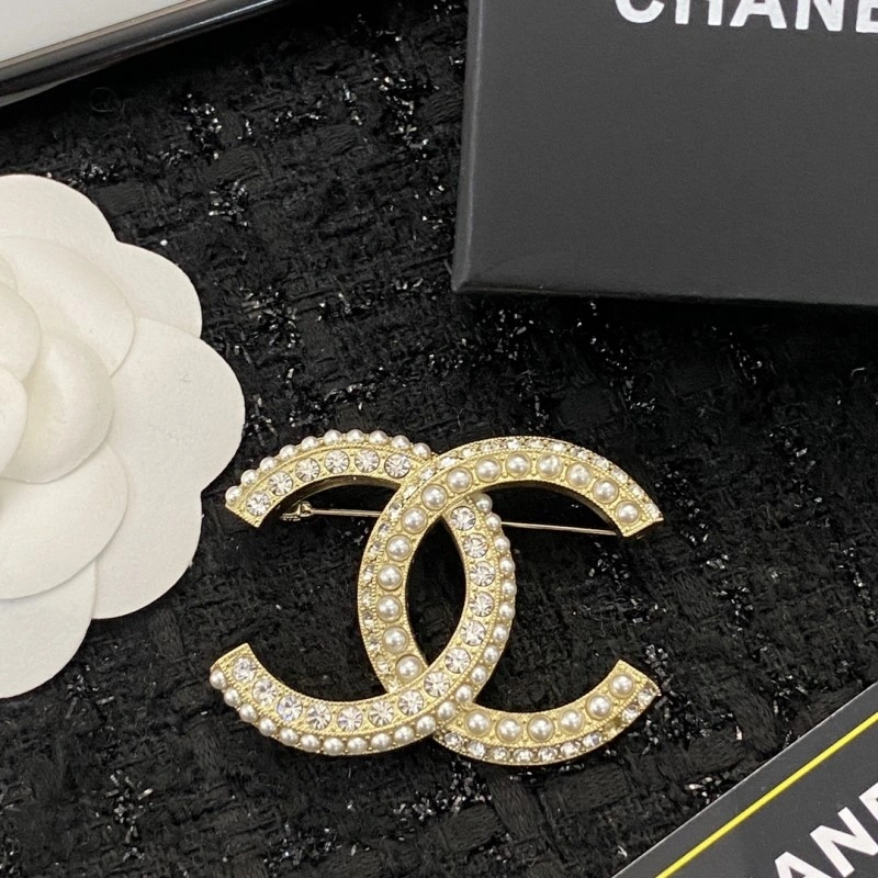 Accurate model Chanel Brooches