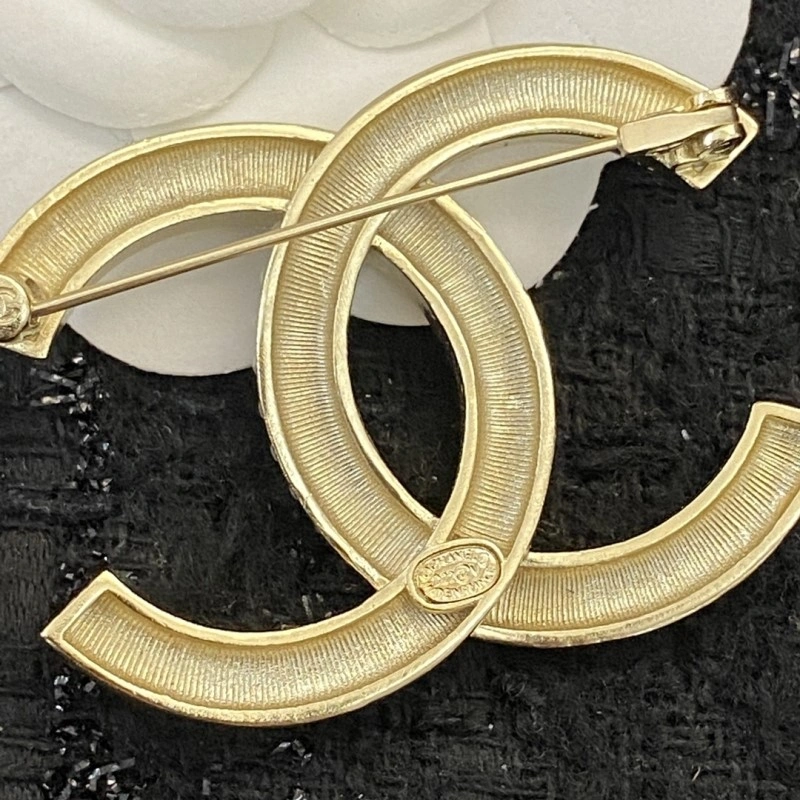 Accurate model Chanel Brooches