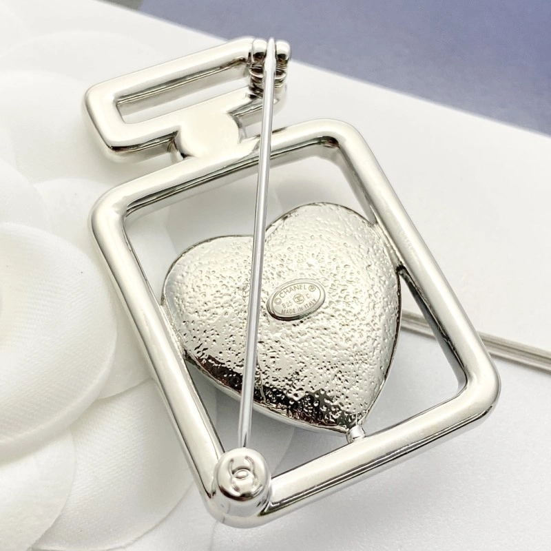 High fidelity Chanel Brooches