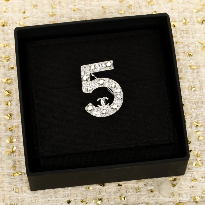 Accurate model Chanel Brooches