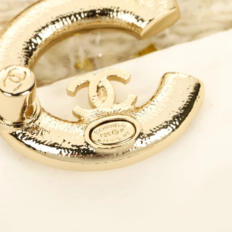 Accurate model Chanel Brooches