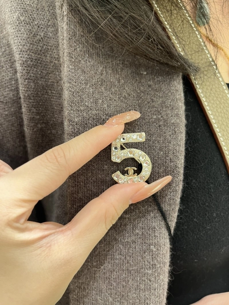 Accurate model Chanel Brooches