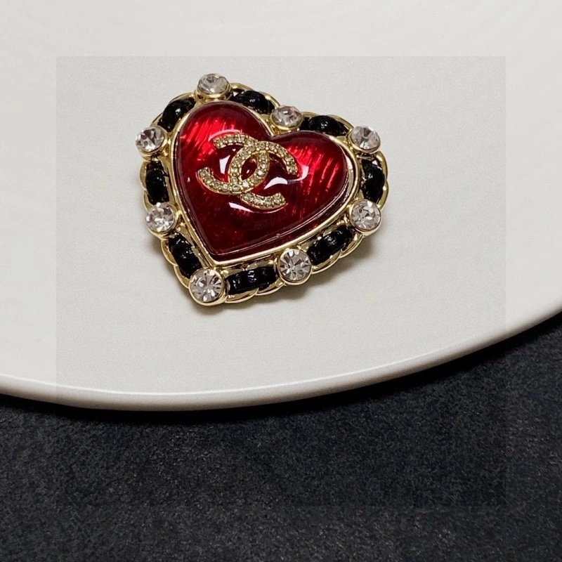 Low-cost Chanel Brooches