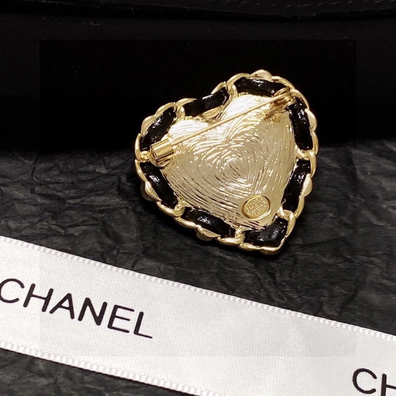 Low-cost Chanel Brooches
