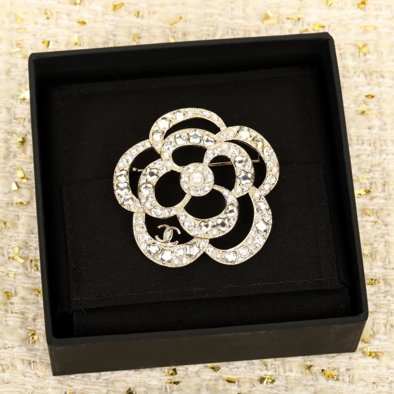 Top match Chanel Brooches
