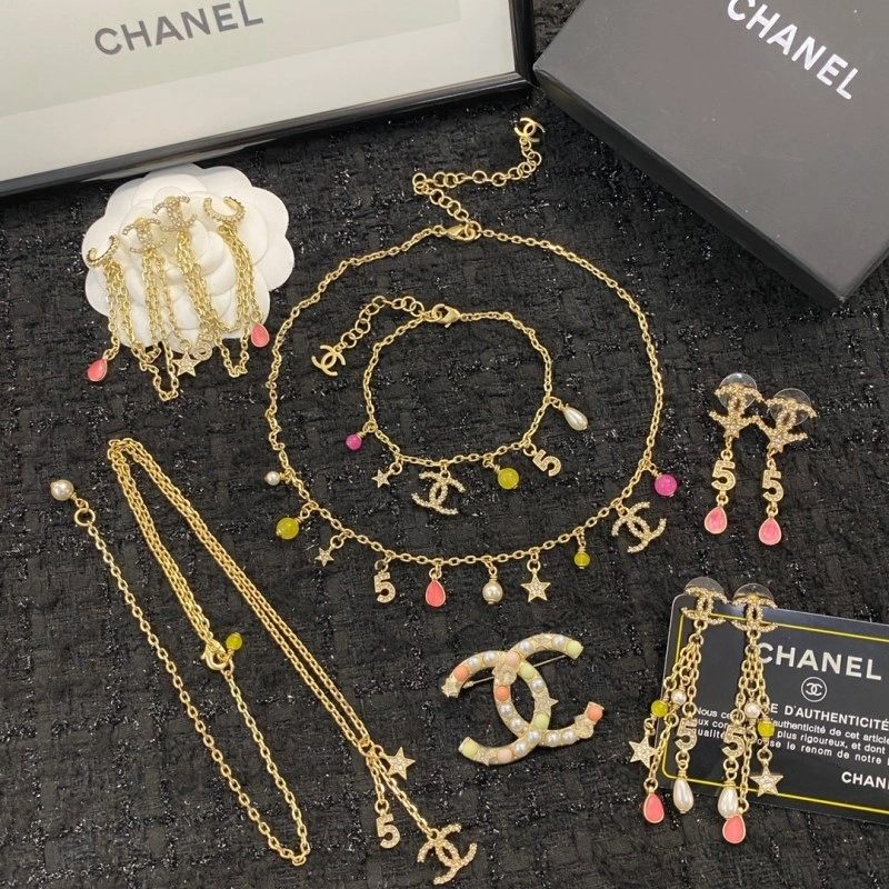 Brand-original Chanel Brooches