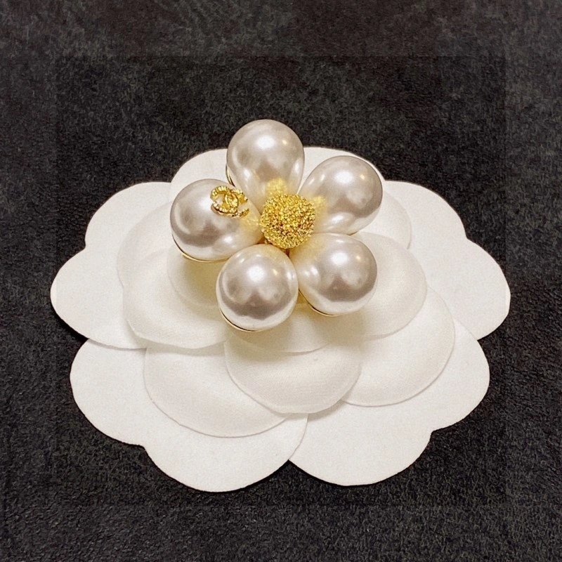 Accurate model Chanel Brooches