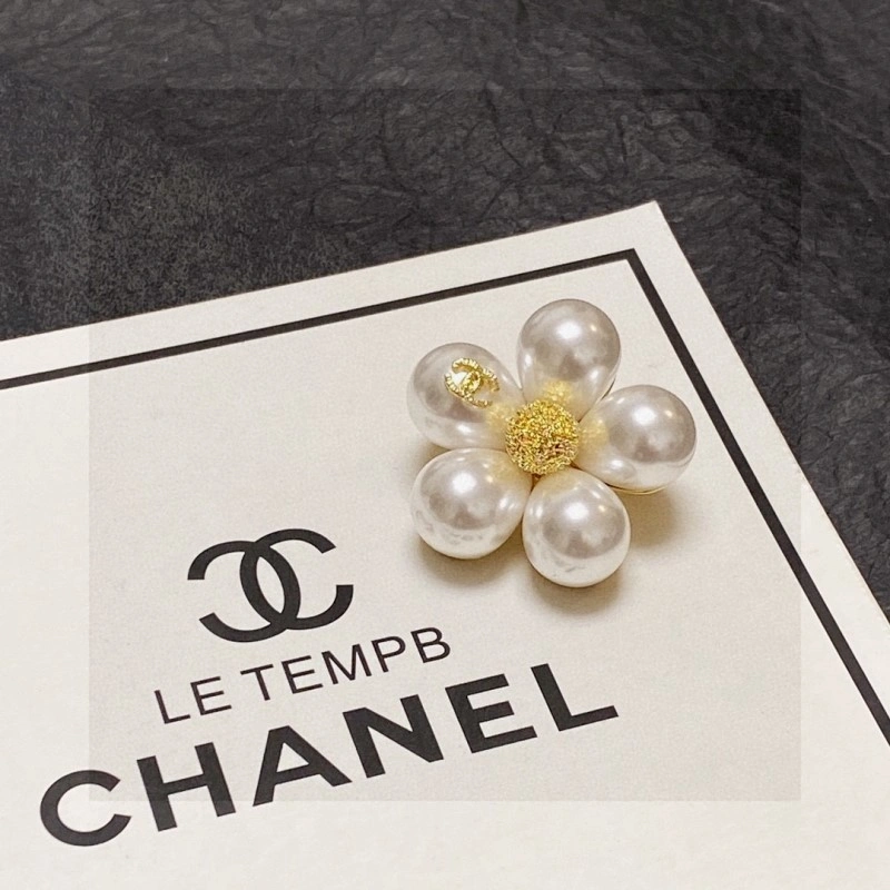 Accurate model Chanel Brooches