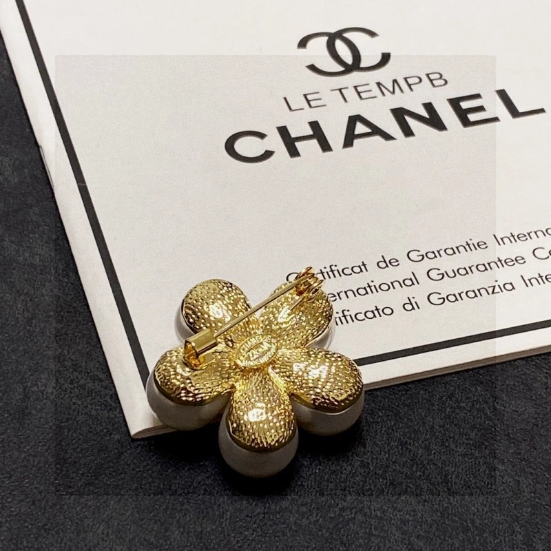 Accurate model Chanel Brooches