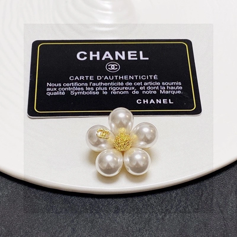 Accurate model Chanel Brooches
