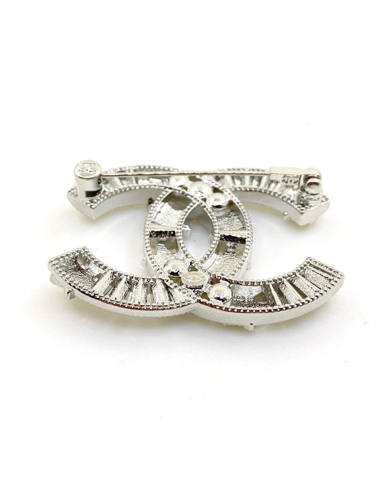 Low-cost Chanel Brooches