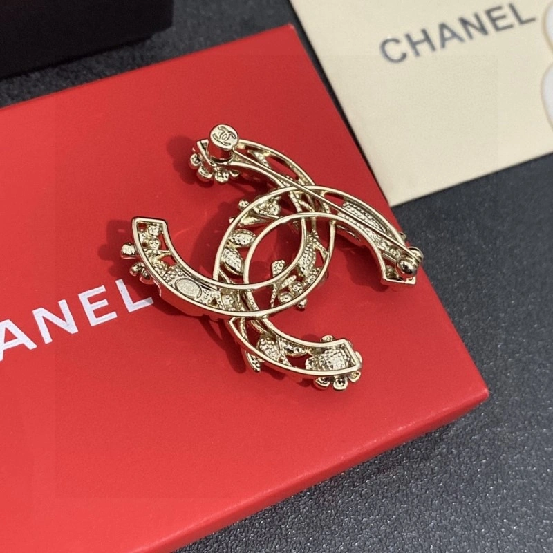 Top match Chanel Brooches
