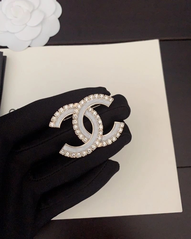 Top match Chanel Brooches