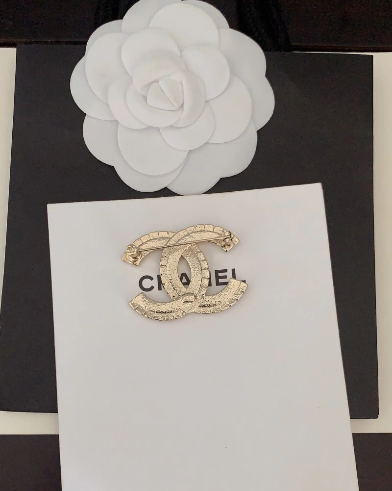 Top match Chanel Brooches
