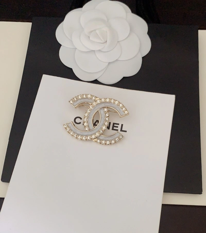 Top match Chanel Brooches