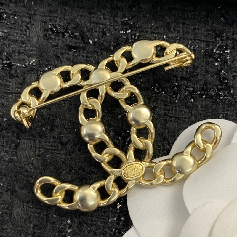Low-cost Chanel Brooches