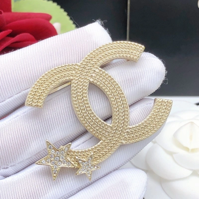Top match Chanel Brooches
